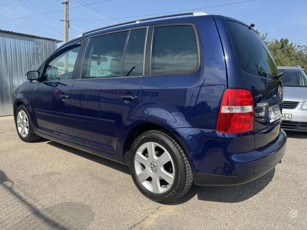 Blue Volkswagen Touran 2005 in Kaunas, with an engine capacity of 2.00 L and mileage of 380 thousand km for 2100 €, photo 3 on AUTOMOTO.COM.LV