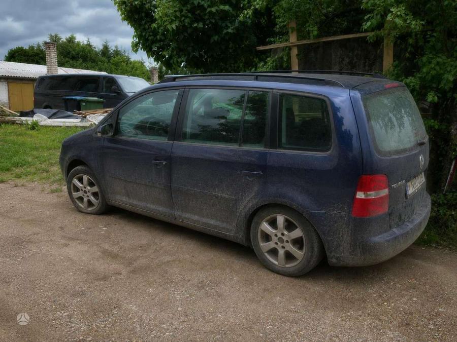 Blue Volkswagen Touran 2006 in Vilnius, with an engine capacity of 1.60 L and mileage of 345 thousand km for 400 €, photo 1 on AUTOMOTO.COM.LV