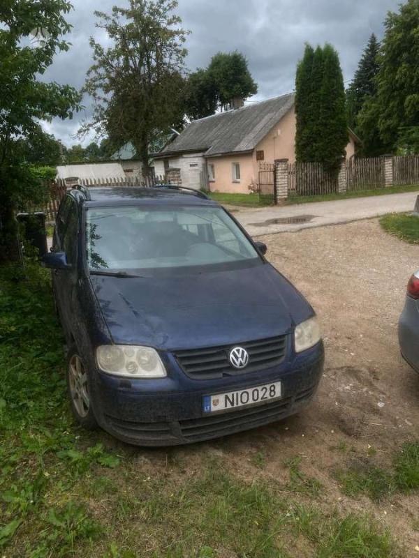Blue Volkswagen Touran 2006 in Vilnius, with an engine capacity of 1.60 L and mileage of 345 thousand km for 400 €, photo 2 on AUTOMOTO.COM.LV