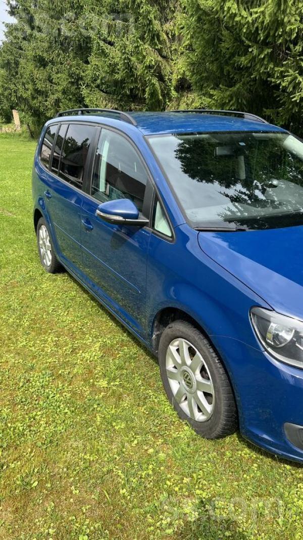 Blue Volkswagen Touran 2012 in Aizkraukle, with an engine capacity of 2.00 L and mileage of 304 thousand km for 4600 €, photo 2 on AUTOMOTO.COM.LV