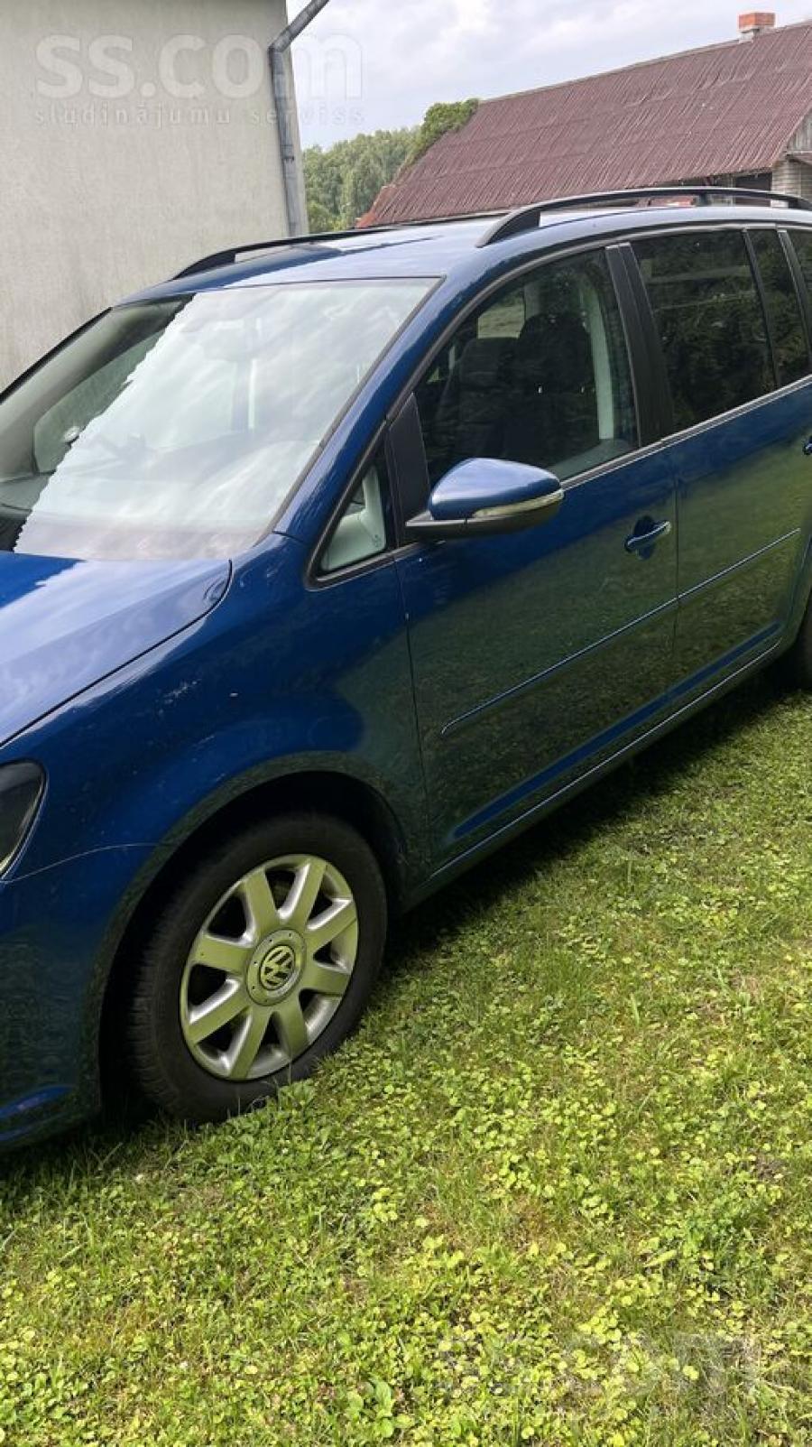 Blue Volkswagen Touran 2012 in Aizkraukle, with an engine capacity of 2.00 L and mileage of 304 thousand km for 4600 €, photo 4 on AUTOMOTO.COM.LV