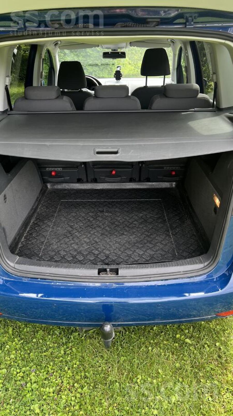 Blue Volkswagen Touran 2012 in Aizkraukle, with an engine capacity of 2.00 L and mileage of 304 thousand km for 4600 €, photo 6 on AUTOMOTO.COM.LV