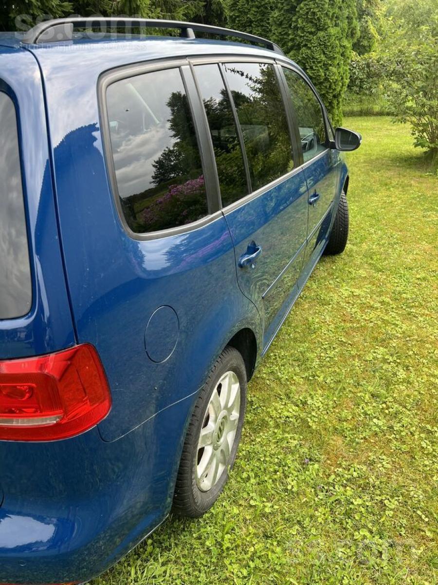 Blue Volkswagen Touran 2012 in Aizkraukle, with an engine capacity of 2.00 L and mileage of 304 thousand km for 4600 €, photo 8 on AUTOMOTO.COM.LV