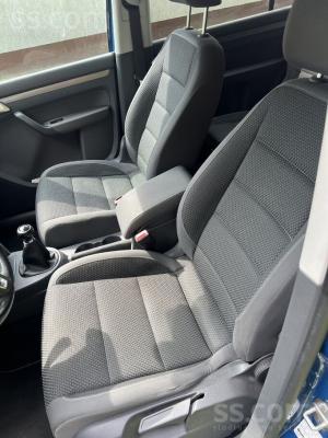 Blue Volkswagen Touran 2012 in Aizkraukle, with an engine capacity of 2.00 L and mileage of 304 thousand km for 4600 €, photo 10 on AUTOMOTO.COM.LV