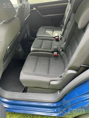Blue Volkswagen Touran 2012 in Aizkraukle, with an engine capacity of 2.00 L and mileage of 304 thousand km for 4600 €, photo 11 on AUTOMOTO.COM.LV