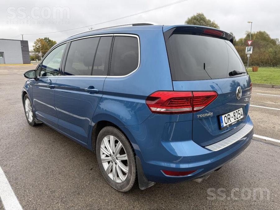 Zils Volkswagen Touran 2016 Jelgava, ar dzinēja tilpumu 2.00 L un nobraukumu 238 tūkst. km par 10550 €, foto 4 vietnē AUTOMOTO.COM.LV