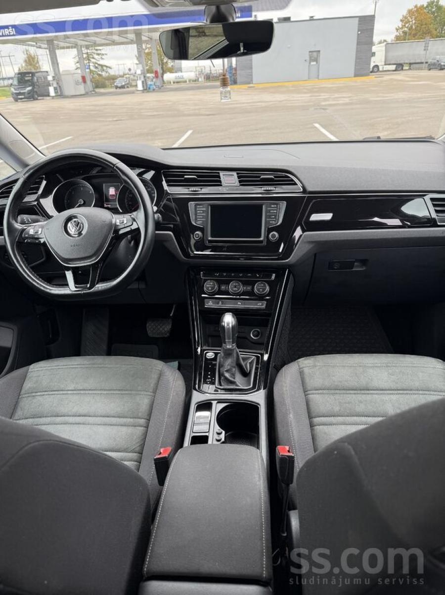 Zils Volkswagen Touran 2016 Jelgava, ar dzinēja tilpumu 2.00 L un nobraukumu 238 tūkst. km par 10550 €, foto 8 vietnē AUTOMOTO.COM.LV