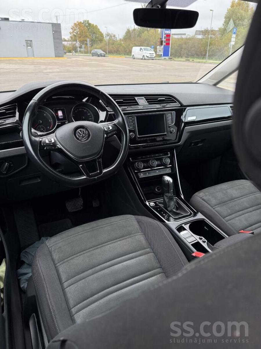Zils Volkswagen Touran 2016 Jelgava, ar dzinēja tilpumu 2.00 L un nobraukumu 238 tūkst. km par 10550 €, foto 10 vietnē AUTOMOTO.COM.LV