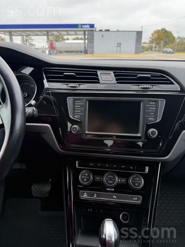 Zils Volkswagen Touran 2016 Jelgava, ar dzinēja tilpumu 2.00 L un nobraukumu 238 tūkst. km par 10550 €, foto 11 vietnē AUTOMOTO.COM.LV