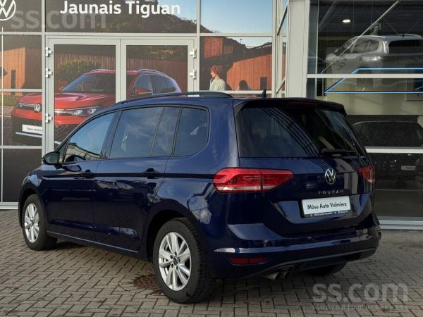 Blue Volkswagen Touran 2021 in Valmiera, with an engine capacity of 2.00 L and mileage of 185 thousand km for 17500 €, photo 4 on AUTOMOTO.COM.LV