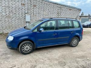 Blue Volkswagen Touran 2003 in Riga, with an engine capacity of 1.60 L and mileage of 230 thousand km for 6400 €, photo 4 on AUTOMOTO.COM.LV