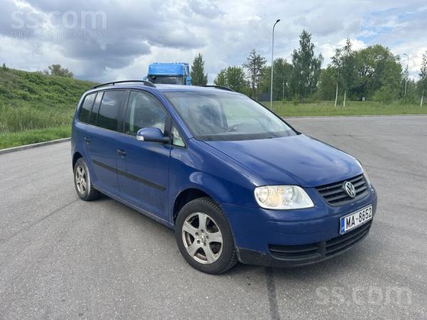 Zils Volkswagen Touran 2003 Daugavpils, ar dzinēja tilpumu 1.90 L un nobraukumu 351 tūkst. km par 1300 €, foto 2 vietnē AUTOMOTO.COM.LV