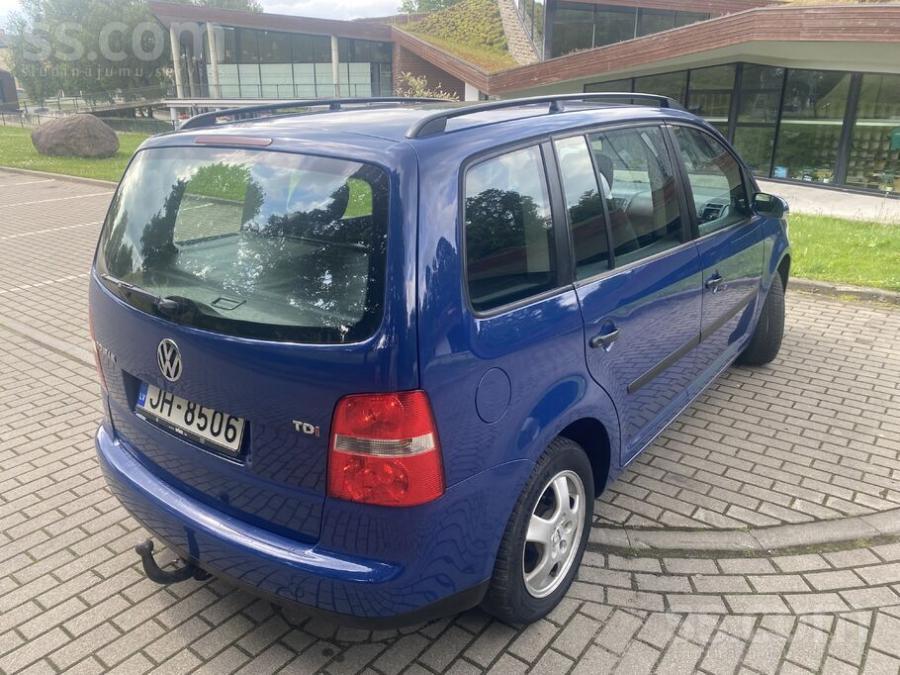 Blue Volkswagen Touran 2003 in Rezekne, with an engine capacity of 1.90 L and mileage of 0 thousand km for 1650 €, photo 6 on AUTOMOTO.COM.LV
