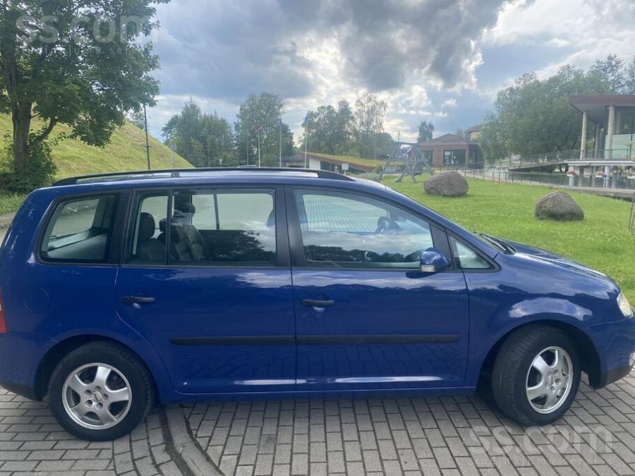 Blue Volkswagen Touran 2003 in Rezekne, with an engine capacity of 1.90 L and mileage of 0 thousand km for 1650 €, photo 9 on AUTOMOTO.COM.LV