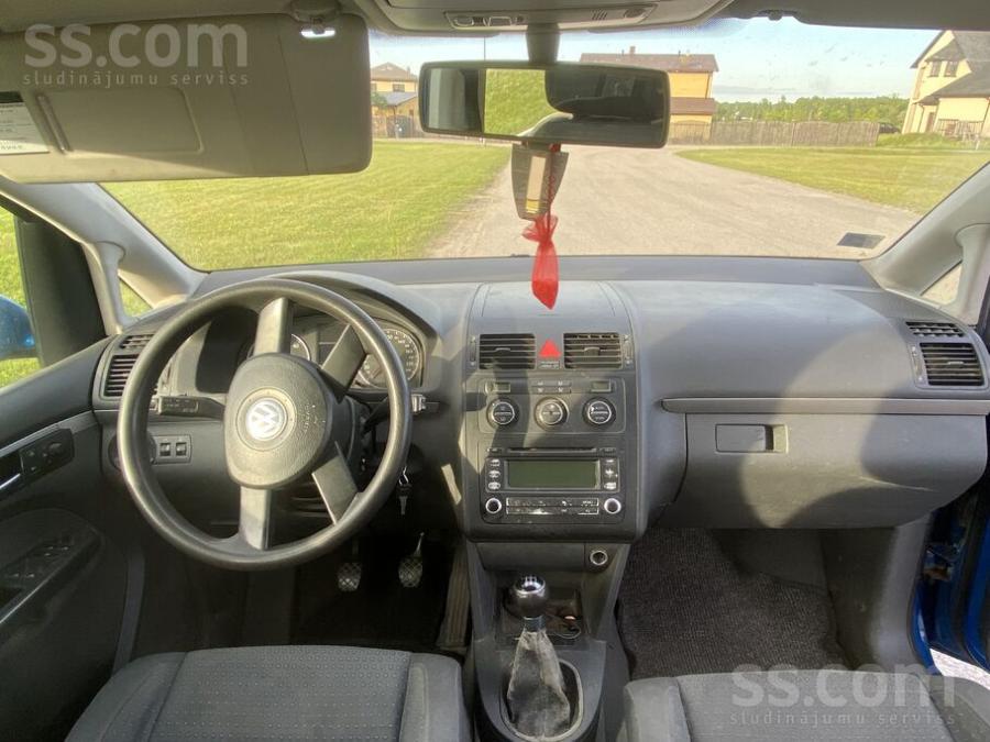 Zils Volkswagen Touran 2003 Aizkraukle, ar dzinēja tilpumu 1.90 L un nobraukumu 478 tūkst. km par 1500 €, foto 6 vietnē AUTOMOTO.COM.LV