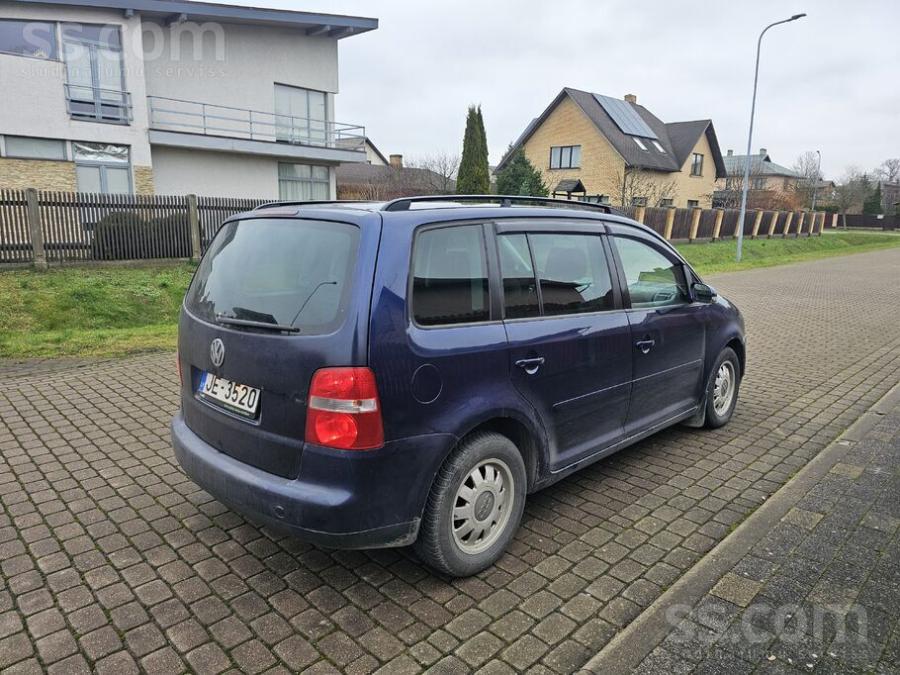 Zils Volkswagen Touran 2003 Ventspils, ar dzinēja tilpumu 2.00 L un nobraukumu 387 tūkst. km par 1700 €, foto 4 vietnē AUTOMOTO.COM.LV