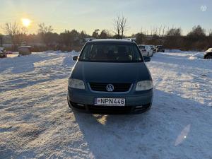 Blue Volkswagen Touran 2003 in Utena, with an engine capacity of 1.90 L and mileage of 395 thousand km for 1450 €, photo 2 on AUTOMOTO.COM.LV