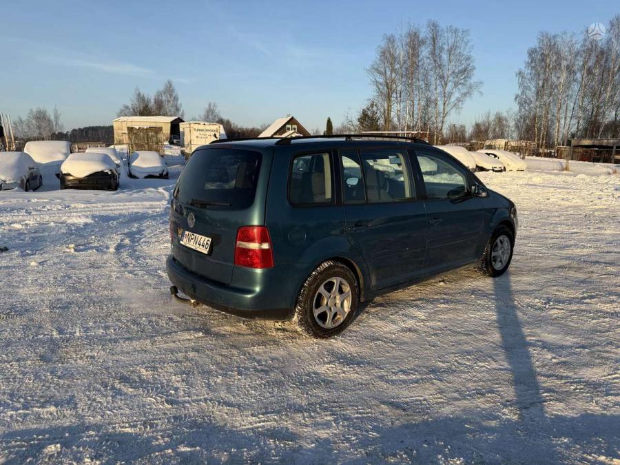 Blue Volkswagen Touran 2003 in Utena, with an engine capacity of 1.90 L and mileage of 395 thousand km for 1450 €, photo 5 on AUTOMOTO.COM.LV