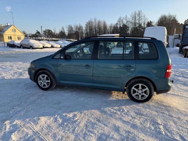 Blue Volkswagen Touran 2003 in Utena, with an engine capacity of 1.90 L and mileage of 395 thousand km for 1450 €, photo 7 on AUTOMOTO.COM.LV