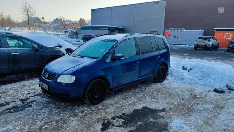 Blue Volkswagen Touran 2003 in Vilnius, with an engine capacity of 1.90 L and mileage of 265 thousand km for 500 €, photo 1 on AUTOMOTO.COM.LV