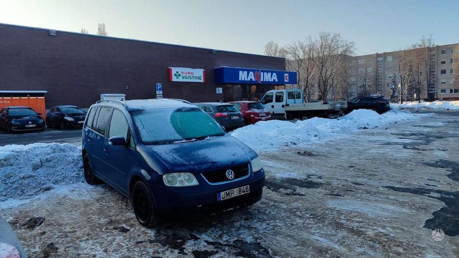 Blue Volkswagen Touran 2003 in Vilnius, with an engine capacity of 1.90 L and mileage of 265 thousand km for 500 €, photo 2 on AUTOMOTO.COM.LV