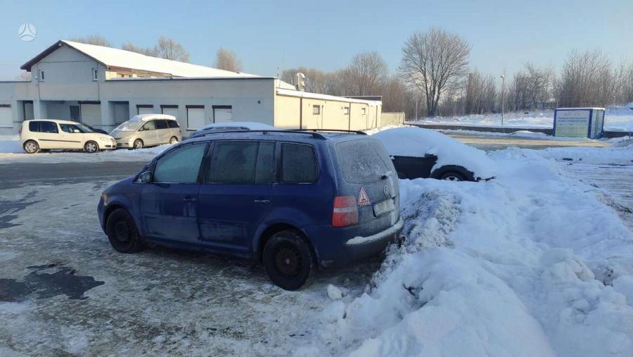 Blue Volkswagen Touran 2003 in Vilnius, with an engine capacity of 1.90 L and mileage of 265 thousand km for 500 €, photo 4 on AUTOMOTO.COM.LV