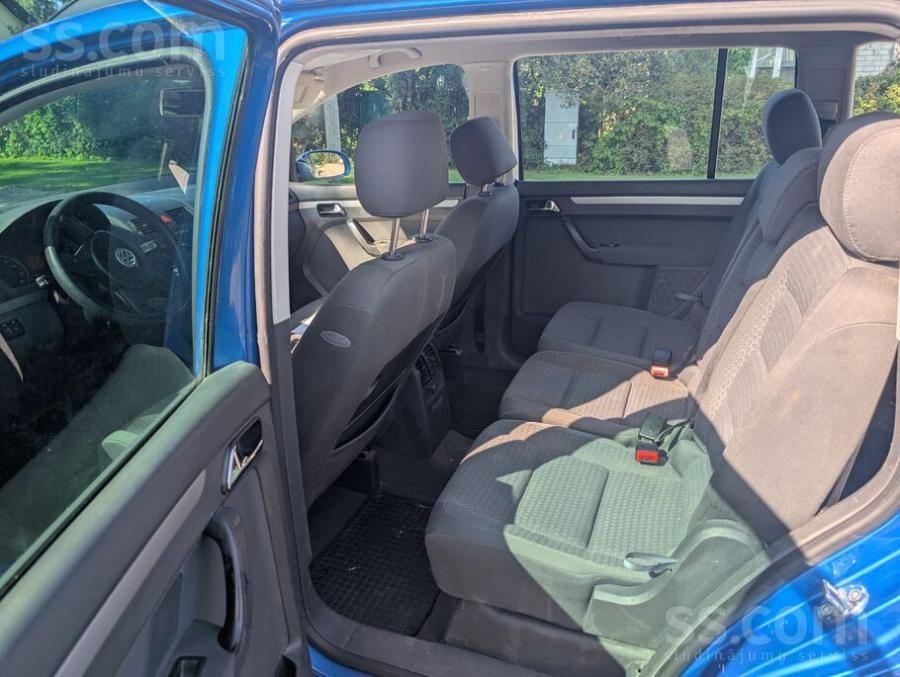 Zils Volkswagen Touran 2003 Jūrmala, ar dzinēja tilpumu 1.60 L un nobraukumu 271 tūkst. km par 1350 €, foto 10 vietnē AUTOMOTO.COM.LV