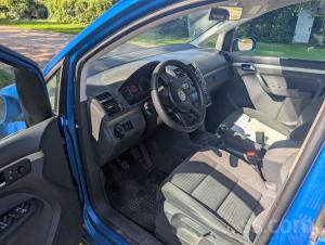 Zils Volkswagen Touran 2003 Jūrmala, ar dzinēja tilpumu 1.60 L un nobraukumu 271 tūkst. km par 1350 €, foto 4 vietnē AUTOMOTO.COM.LV