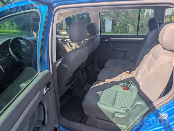 Zils Volkswagen Touran 2003 Jūrmala, ar dzinēja tilpumu 1.60 L un nobraukumu 271 tūkst. km par 1350 €, foto 9 vietnē AUTOMOTO.COM.LV