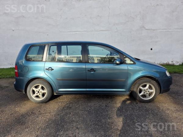 Blue Volkswagen Touran 2003 in Jelgava, with an engine capacity of 1.90 L and mileage of 0 thousand km for 1490 €, photo 8 on AUTOMOTO.COM.LV