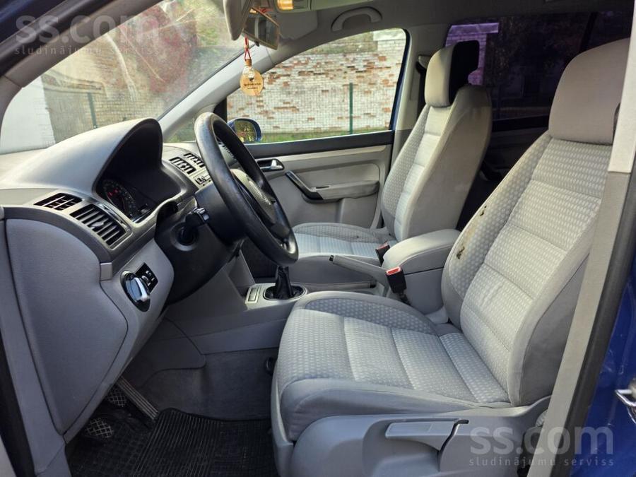 Zils Volkswagen Touran 2003 Jelgava, ar dzinēja tilpumu 2.00 L un nobraukumu 0 tūkst. km par 1490 €, foto 10 vietnē AUTOMOTO.COM.LV