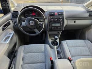 Zils Volkswagen Touran 2003 Jelgava, ar dzinēja tilpumu 2.00 L un nobraukumu 0 tūkst. km par 1490 €, foto 13 vietnē AUTOMOTO.COM.LV