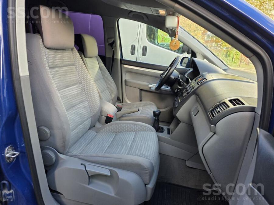 Zils Volkswagen Touran 2003 Jelgava, ar dzinēja tilpumu 2.00 L un nobraukumu 0 tūkst. km par 1490 €, foto 15 vietnē AUTOMOTO.COM.LV