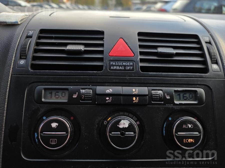 Zils Volkswagen Touran 2003 Jelgava, ar dzinēja tilpumu 2.00 L un nobraukumu 0 tūkst. km par 1490 €, foto 17 vietnē AUTOMOTO.COM.LV