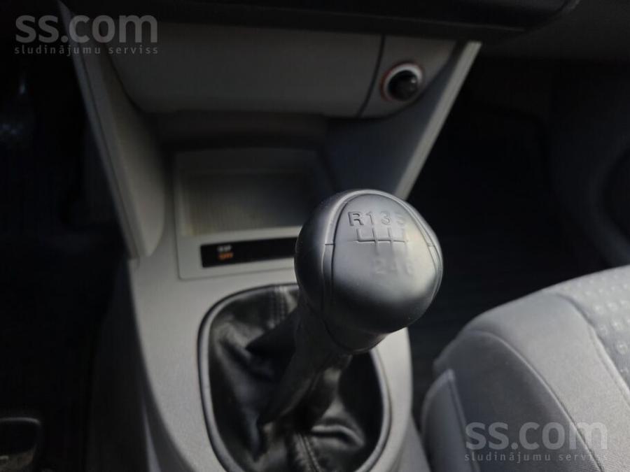 Zils Volkswagen Touran 2003 Jelgava, ar dzinēja tilpumu 2.00 L un nobraukumu 0 tūkst. km par 1490 €, foto 19 vietnē AUTOMOTO.COM.LV