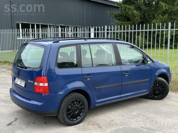 Zils Volkswagen Touran 2004 Jelgava, ar dzinēja tilpumu 1.60 L un nobraukumu 0 tūkst. km par 2700 €, foto 3 vietnē AUTOMOTO.COM.LV