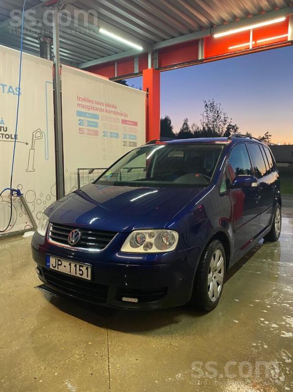 Blue Volkswagen Touran 2004 in Valmiera, with an engine capacity of 1.90 L and mileage of 391 thousand km for 1600 €, photo 1 on AUTOMOTO.COM.LV