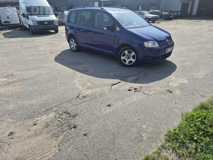 Zils Volkswagen Touran 2004 Bauska, ar dzinēja tilpumu 1.90 L un nobraukumu 600 tūkst. km par 1650 €, foto 1 vietnē AUTOMOTO.COM.LV