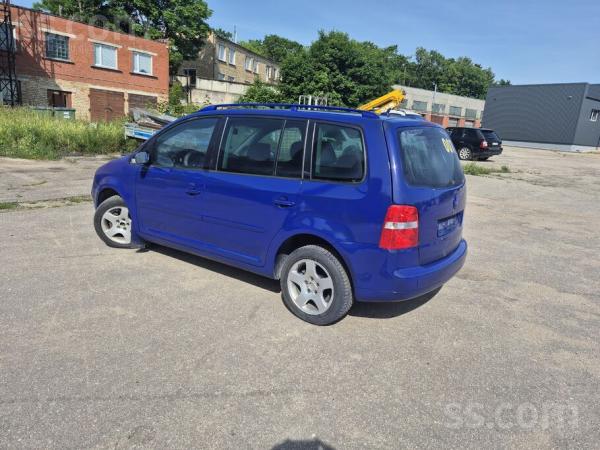 Zils Volkswagen Touran 2004 Bauska, ar dzinēja tilpumu 1.90 L un nobraukumu 600 tūkst. km par 1650 €, foto 4 vietnē AUTOMOTO.COM.LV
