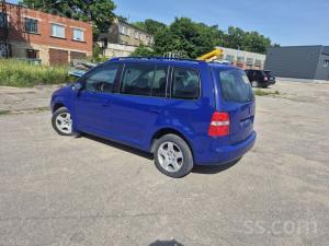 Zils Volkswagen Touran 2004 Bauska, ar dzinēja tilpumu 1.90 L un nobraukumu 600 tūkst. km par 1650 €, foto 4 vietnē AUTOMOTO.COM.LV