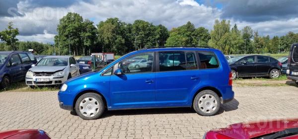 Zils Volkswagen Touran 2004 Valmiera, ar dzinēja tilpumu 1.60 L un nobraukumu 227 tūkst. km par 1600 €, foto 5 vietnē AUTOMOTO.COM.LV