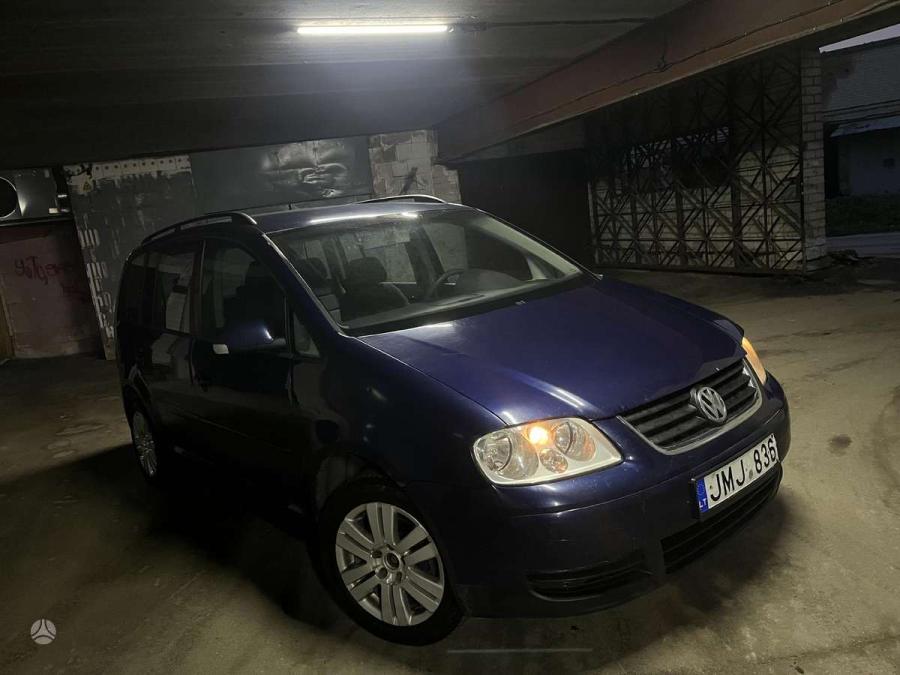 Blue Volkswagen Touran 2004 in Kaunas, with an engine capacity of 1.90 L and mileage of 443 thousand km for 1400 €, photo 1 on AUTOMOTO.COM.LV