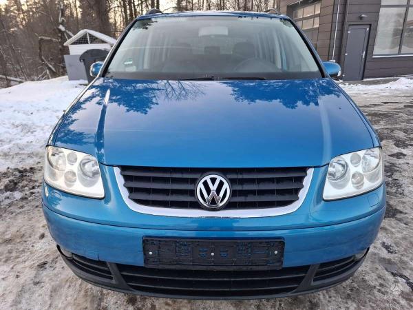 Blue Volkswagen Touran 2004 in Utena, with an engine capacity of 1.90 L and mileage of 280 thousand km for 2100 €, photo 2 on AUTOMOTO.COM.LV