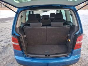 Zils Volkswagen Touran 2004 Utena, ar dzinēja tilpumu 1.90 L un nobraukumu 280 tūkst. km par 2100 €, foto 8 vietnē AUTOMOTO.COM.LV