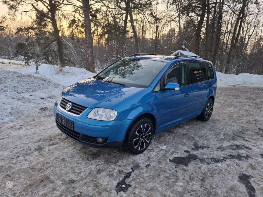 Zils Volkswagen Touran 2004 Utena, ar dzinēja tilpumu 1.90 L un nobraukumu 280 tūkst. km par 2100 €, foto 18 vietnē AUTOMOTO.COM.LV