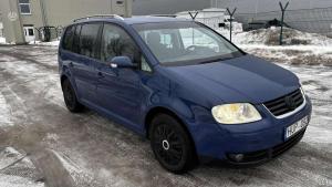 Zils Volkswagen Touran 2004 Viļņa, ar dzinēja tilpumu 1.97 L un nobraukumu 382 tūkst. km par 1850 €, foto  vietnē AUTOMOTO.COM.LV