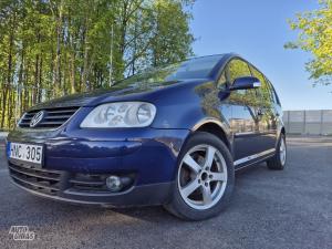 Zils Volkswagen Touran 2004 Kauņa, ar dzinēja tilpumu 2.00 L un nobraukumu 336 tūkst. km par 1550 €, foto  vietnē AUTOMOTO.COM.LV