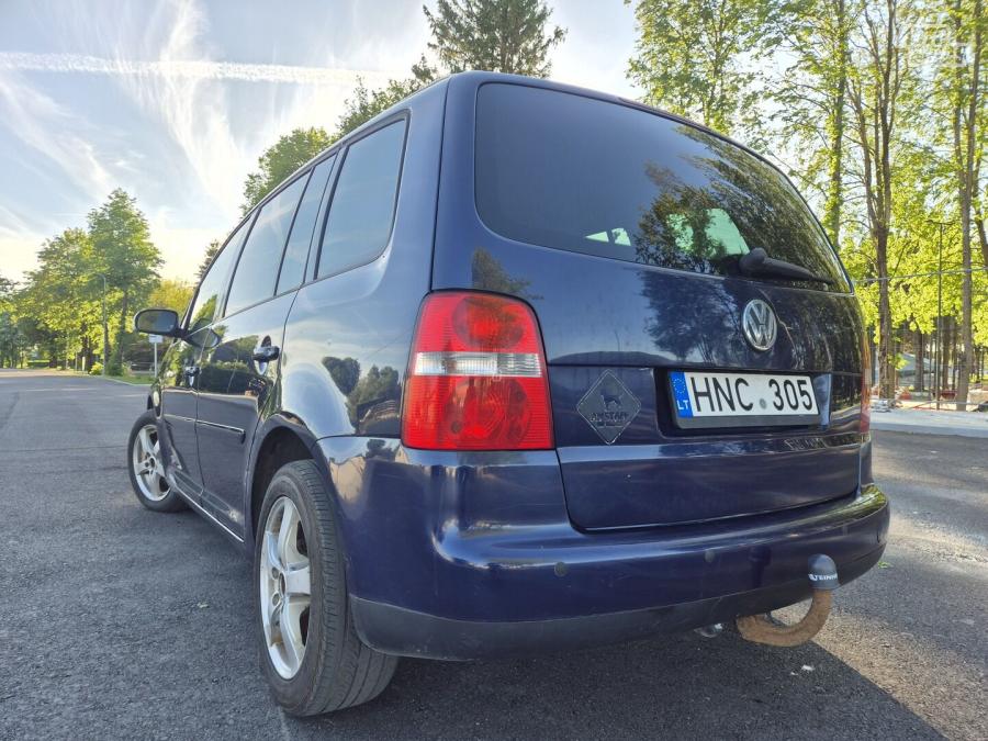 Zils Volkswagen Touran 2004 Kauņa, ar dzinēja tilpumu 2.00 L un nobraukumu 336 tūkst. km par 1550 €, foto 7 vietnē AUTOMOTO.COM.LV