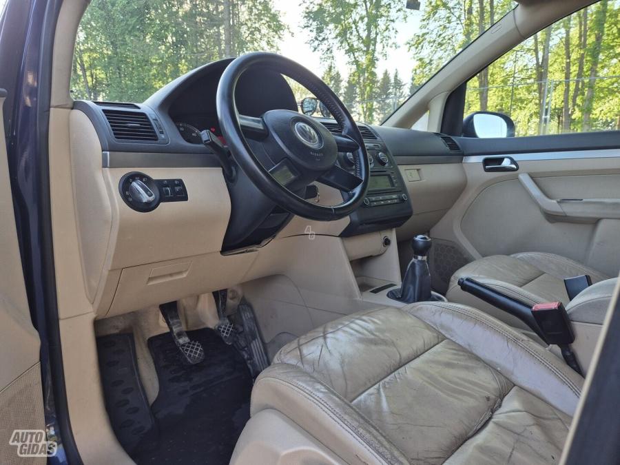 Zils Volkswagen Touran 2004 Kauņa, ar dzinēja tilpumu 2.00 L un nobraukumu 336 tūkst. km par 1550 €, foto 18 vietnē AUTOMOTO.COM.LV