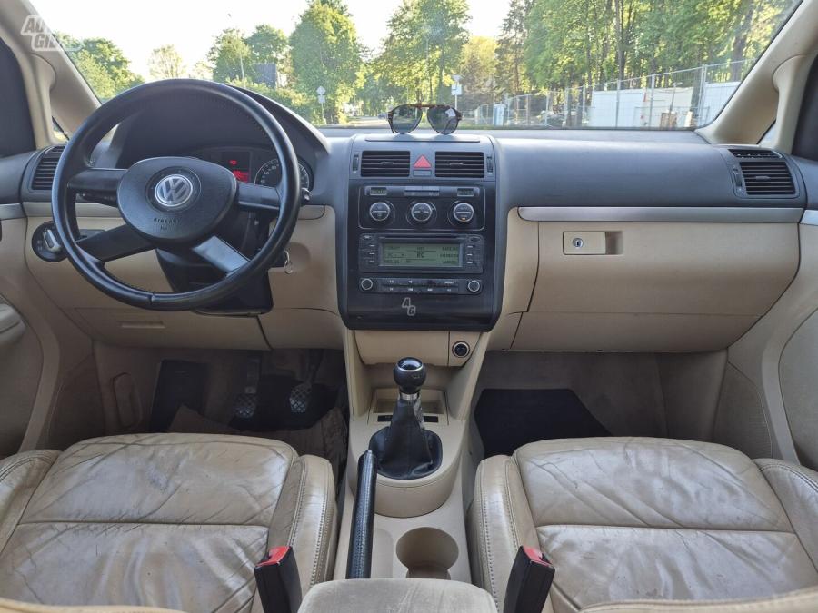 Zils Volkswagen Touran 2004 Kauņa, ar dzinēja tilpumu 2.00 L un nobraukumu 336 tūkst. km par 1550 €, foto 19 vietnē AUTOMOTO.COM.LV